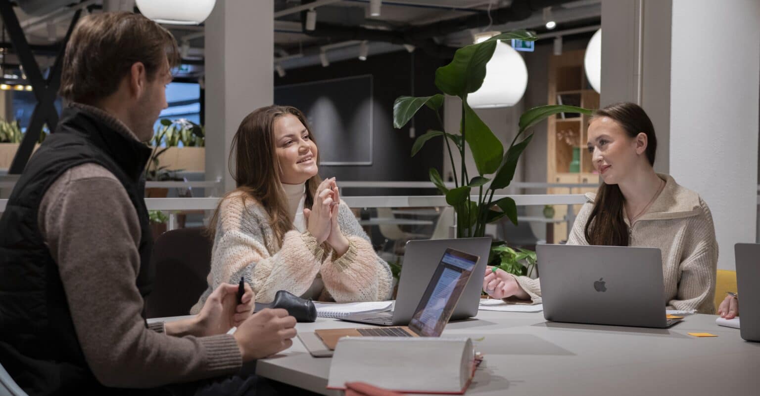 Vi hjelper deg med å lykkes i dine fag på VGS! - EnkelEksamen